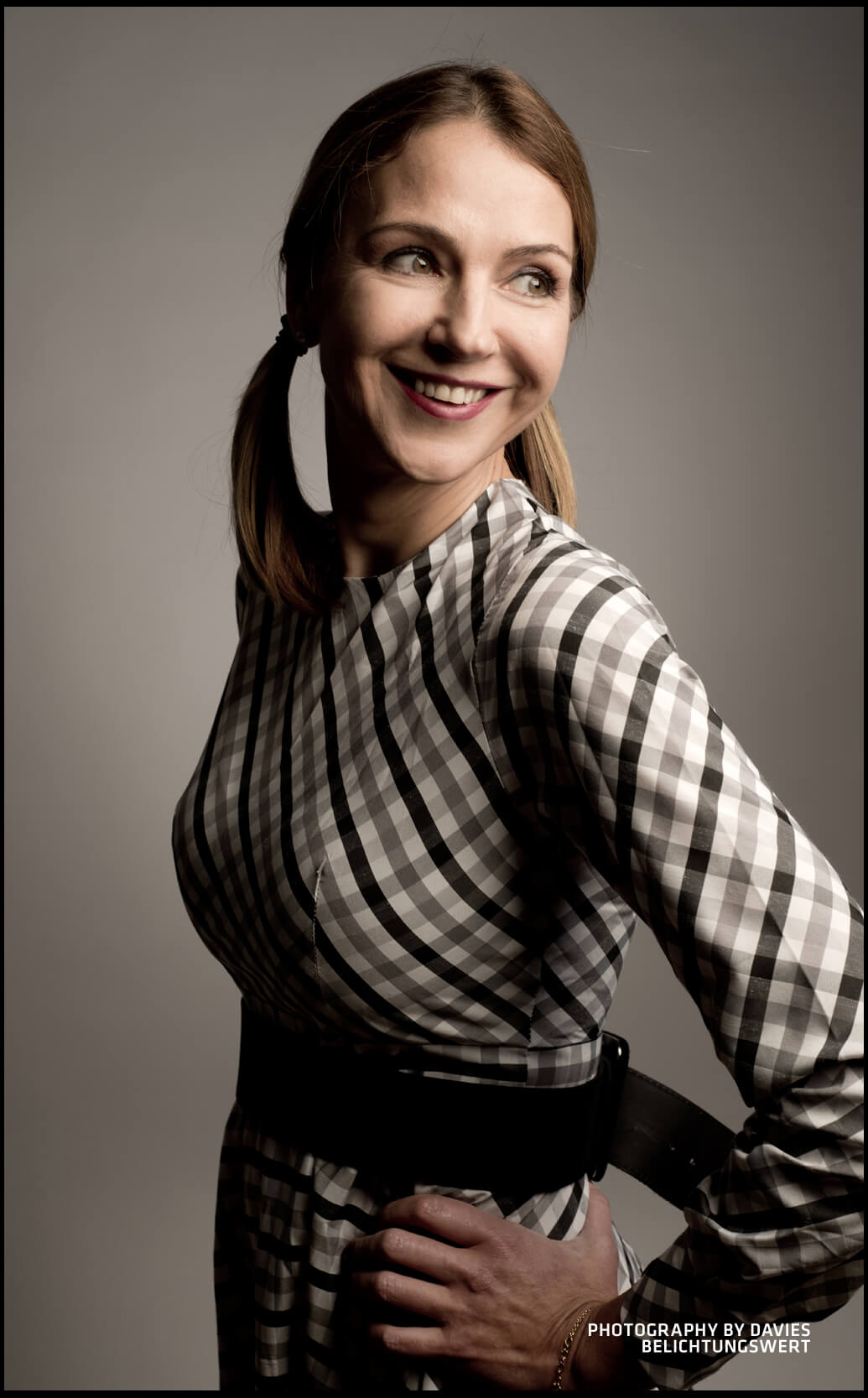 Sedcards Model in Best Age – Fotostudio Belichtungswert